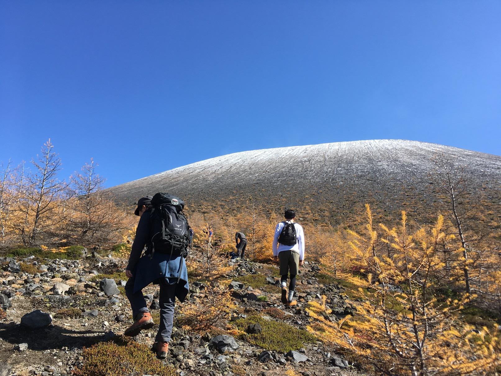 Autumn hike at Mt.Aso, Nagano Prefecture - Lonely Japan