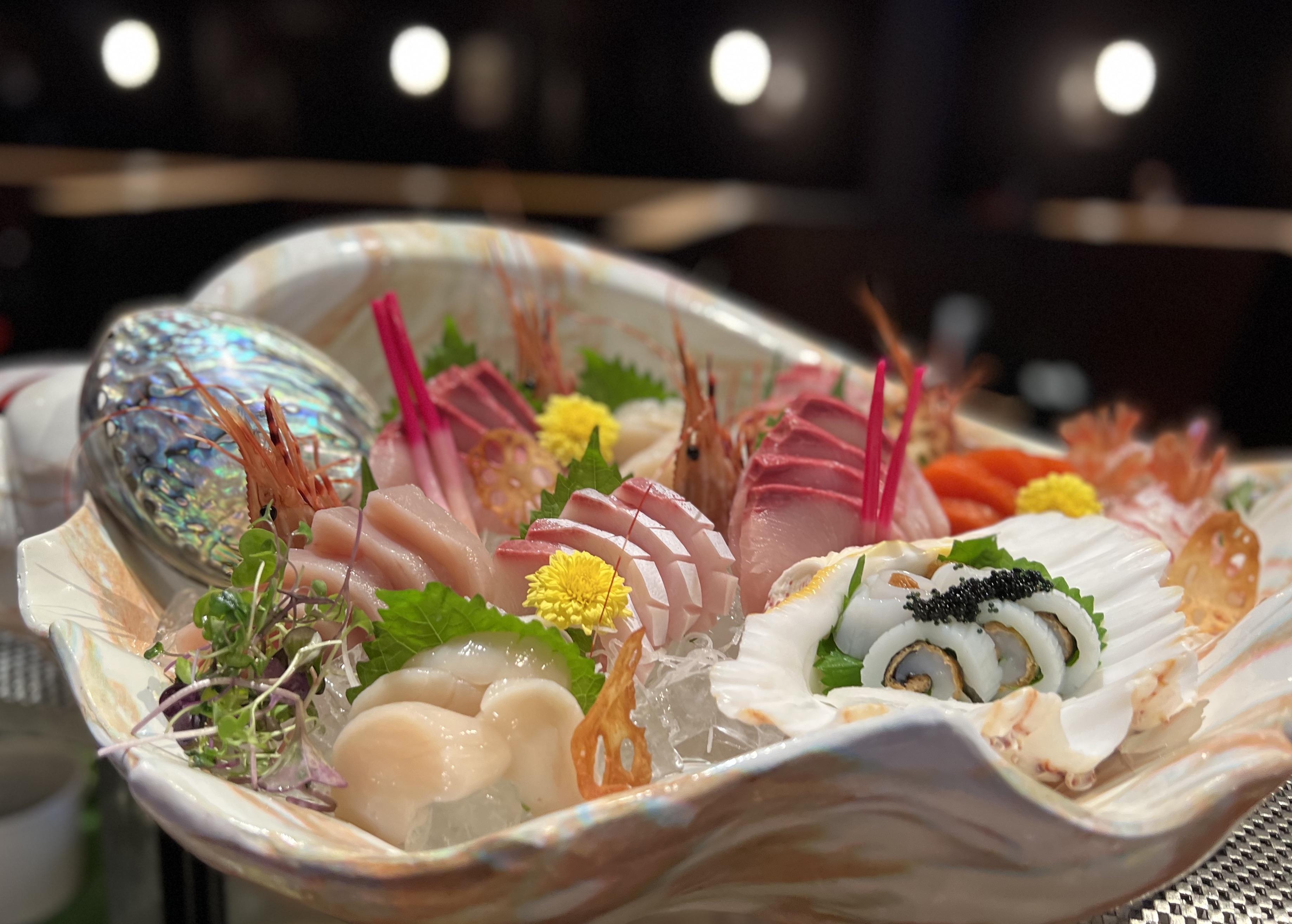 Sashimi omakase at Toro Bar&Bar - Victoria, BC - Lonely Japan