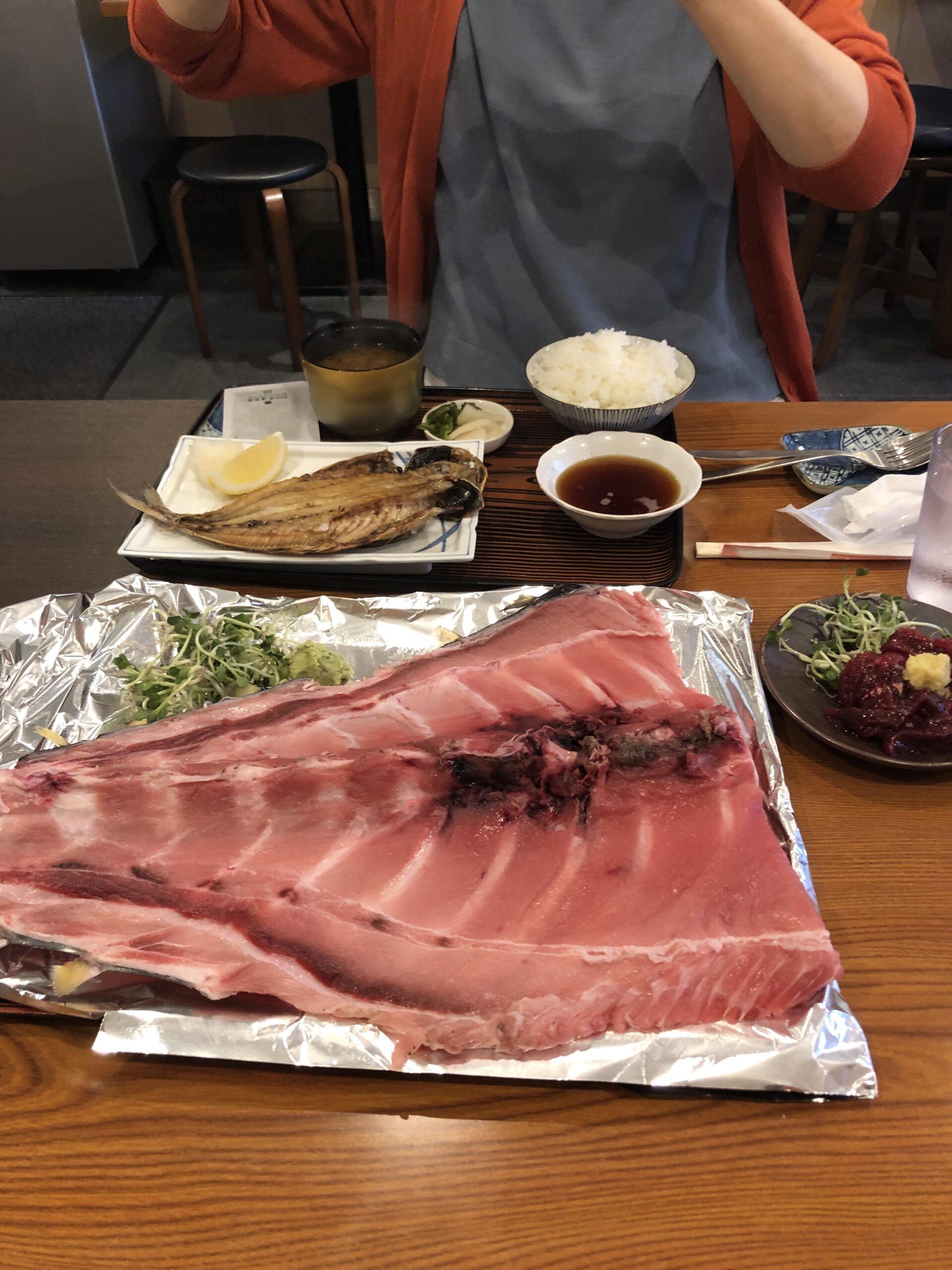 Tuna ribs, horse mackerel Hiraki, whale sashimi - Lonely Japan