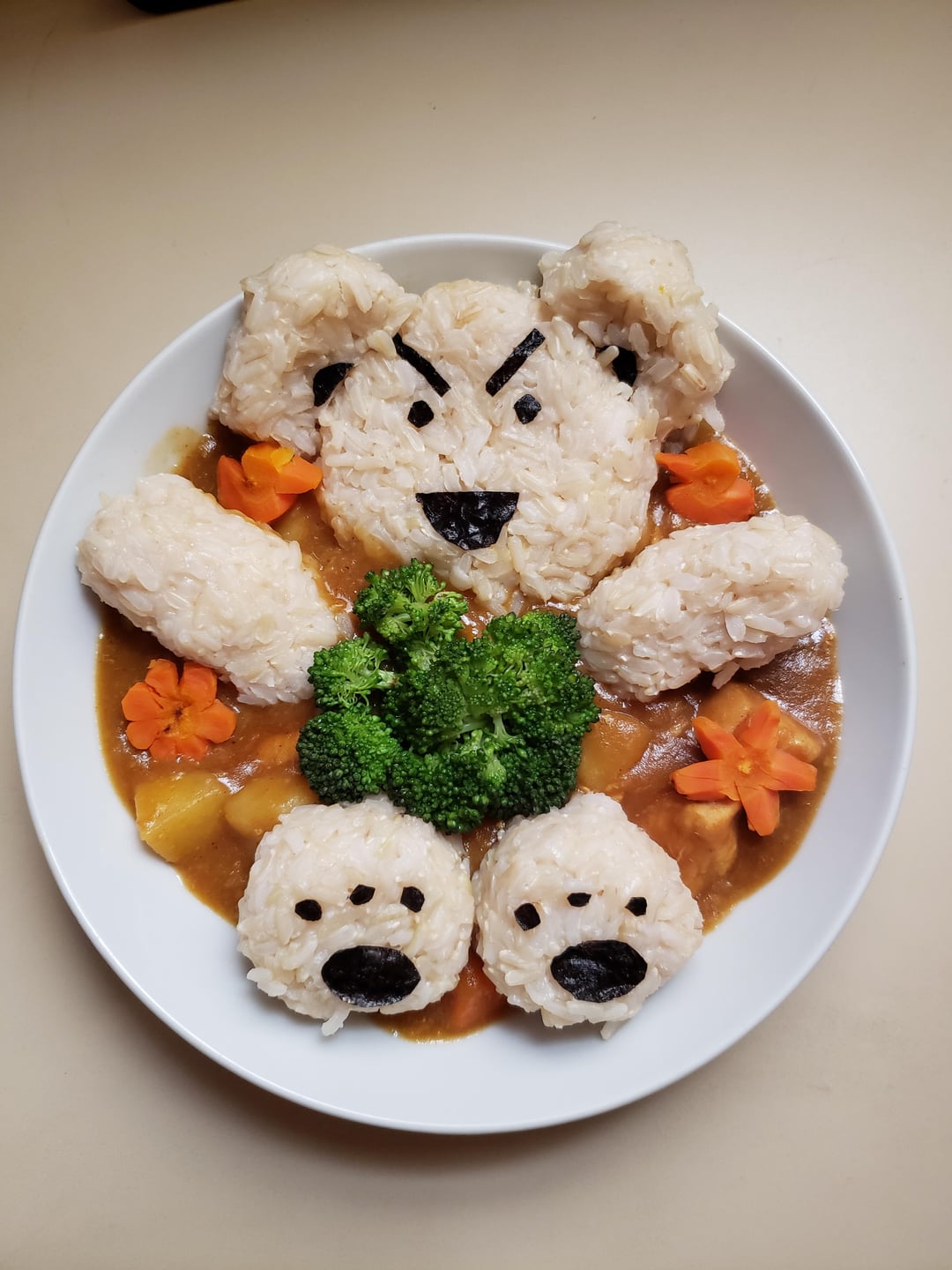 My friend and I made Japanese curry and we had to make our bowls cute ...
