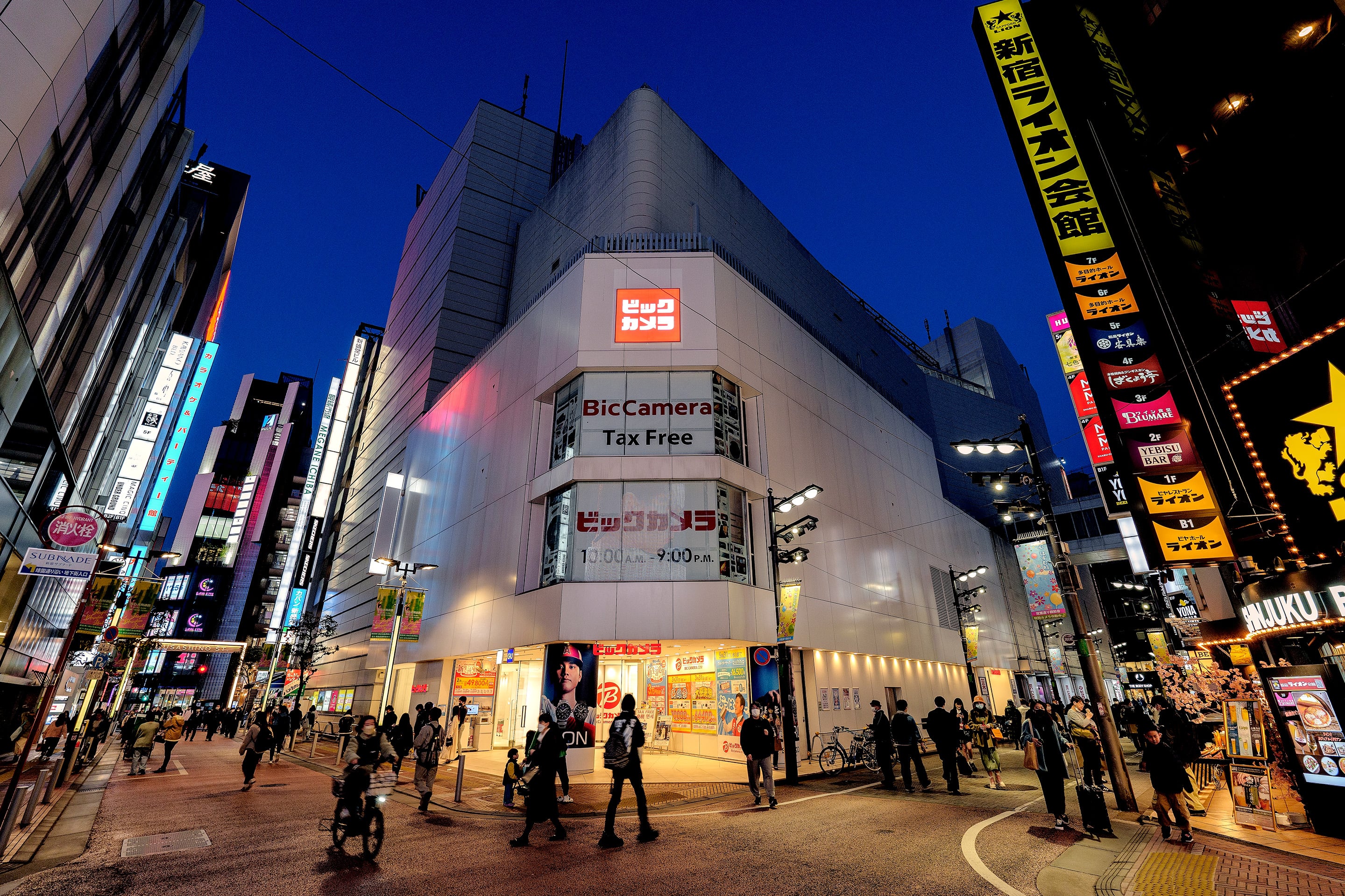 BIC Camera Shinjuku - Lonely Japan