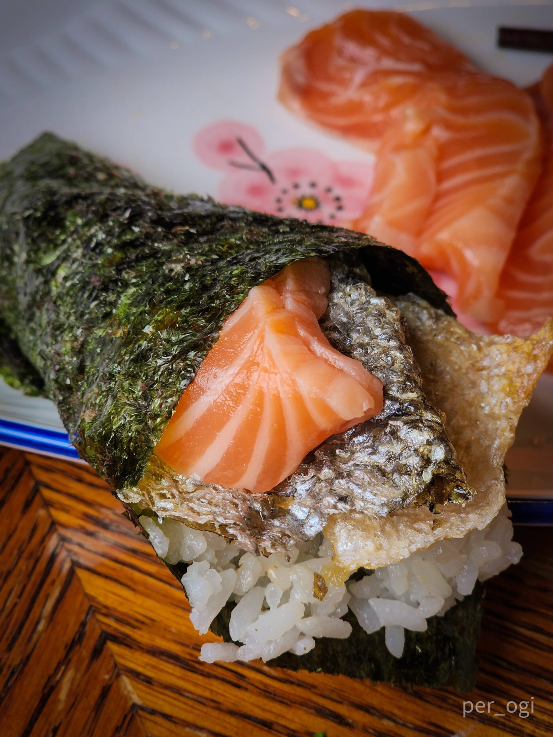 Made a temaki w/ salmon skin, and salmon - Lonely Japan