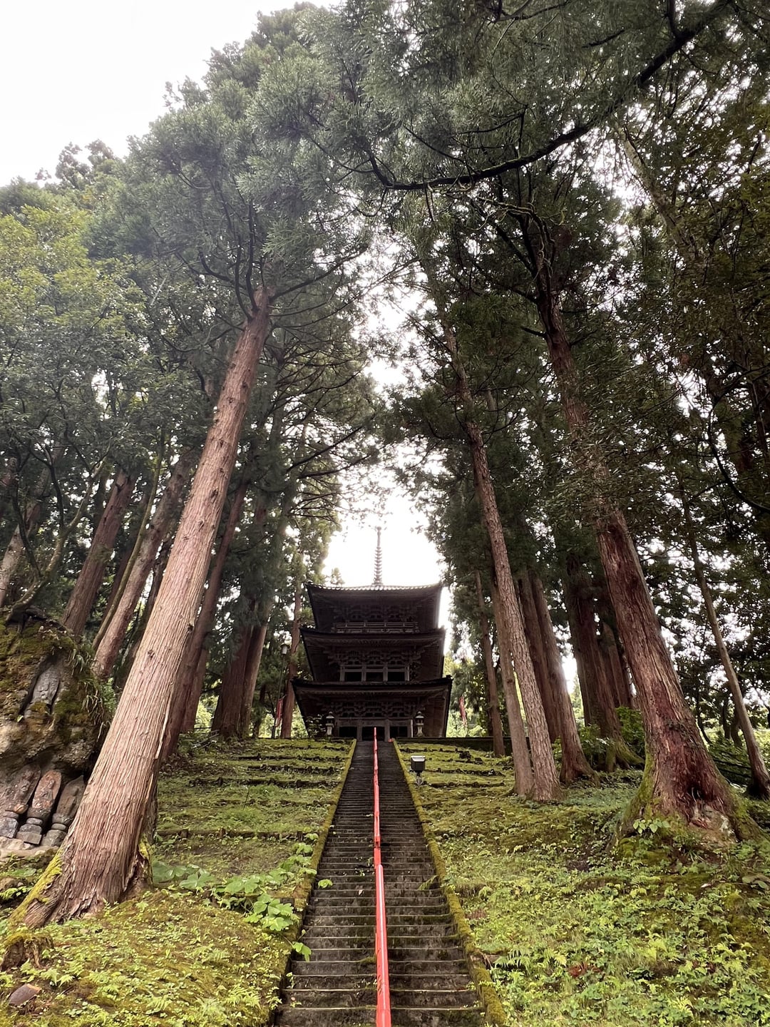 Oiwasan Nisseki-ji Temple, Kamiichi, Toyama Prefecture - Lonely Japan